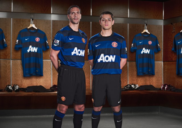 United 2011 2011/12 Manchester United Home Jersey #9 Berbatov Small